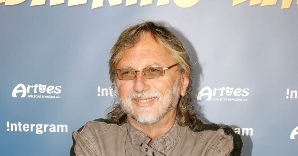 Z bydlení Dalibora Jandy vám spadne brada. Jeho největší vášní je zahrada